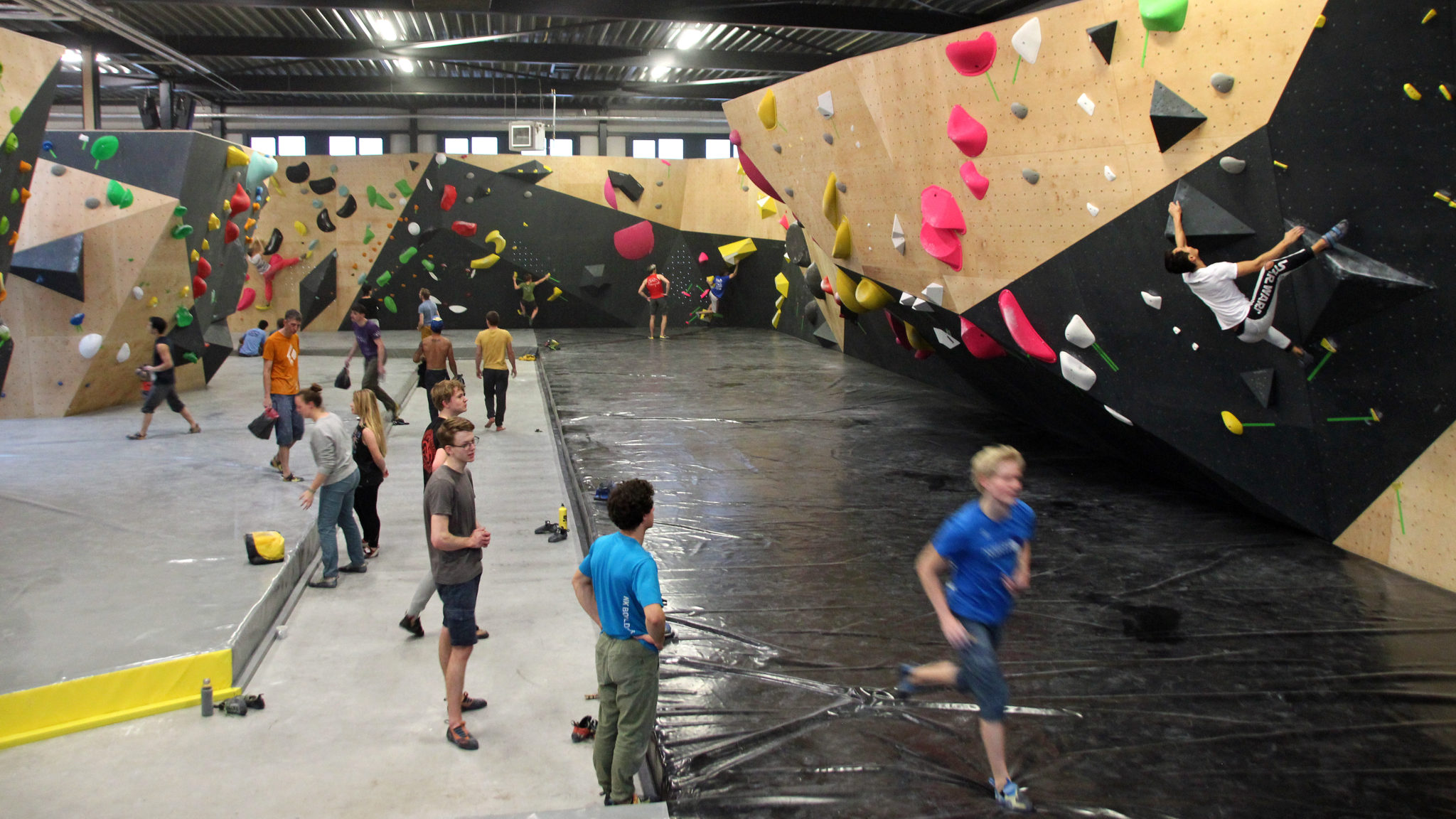 Wat is boulderen? – Revolt Bouldering Gym