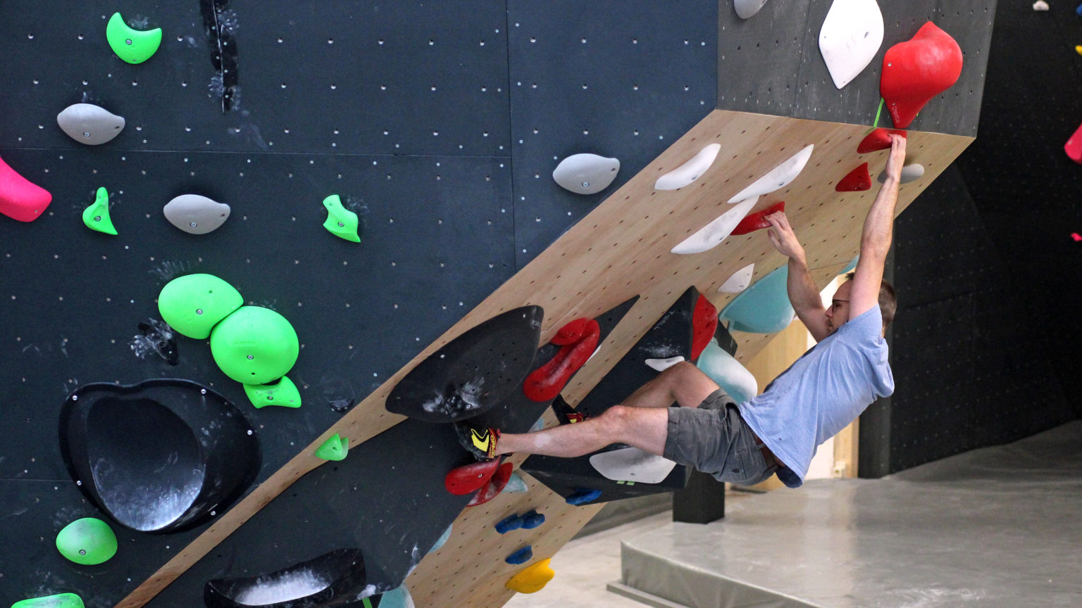 Wat is boulderen? – Revolt Bouldering Gym