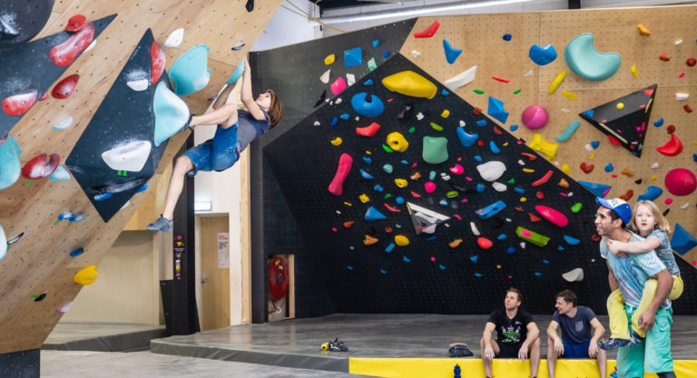 Wat is boulderen? – Revolt Bouldering Gym